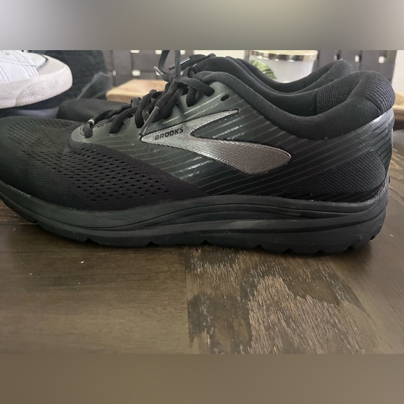 Brooks | Shoes | Mens Brooks Dna Size 3 | Poshmark